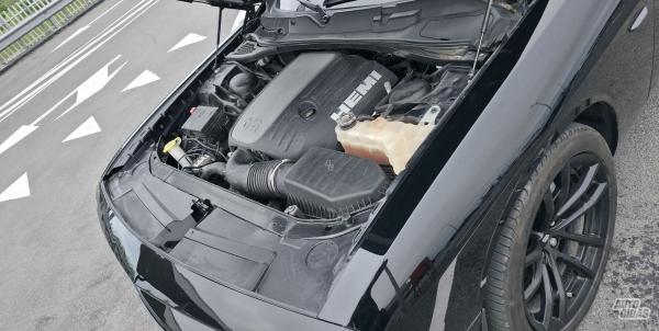 Black Dodge Challenger 2021 in Vilnius, with an engine capacity of 5.70 L and mileage of 66 thousand km for 27900 €, photo 8 on AUTOMOTO.COM.LV