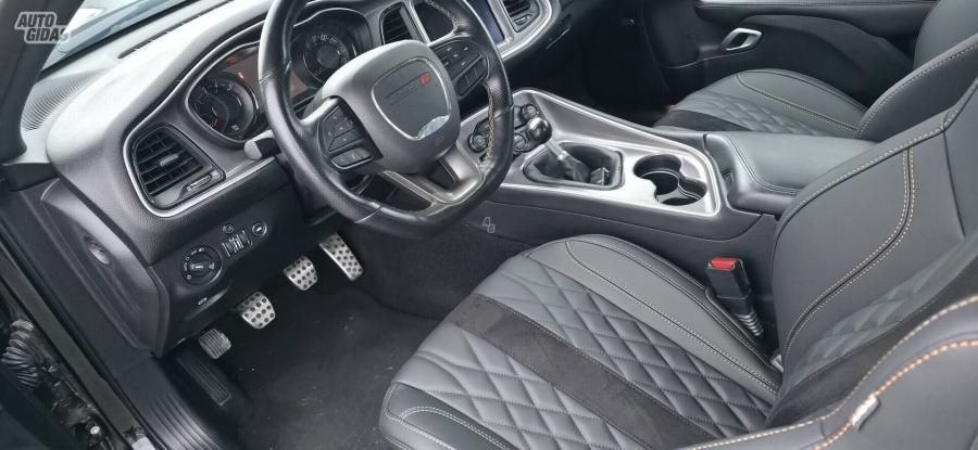Melns Dodge Challenger 2021 Viļņa, ar dzinēja tilpumu 5.70 L un nobraukumu 66 tūkst. km par 27900 €, foto 11 vietnē AUTOMOTO.COM.LV