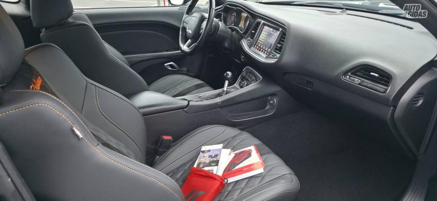 Melns Dodge Challenger 2021 Viļņa, ar dzinēja tilpumu 5.70 L un nobraukumu 66 tūkst. km par 27900 €, foto 12 vietnē AUTOMOTO.COM.LV