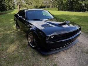 Melns Dodge Challenger 2021 Viļņa, ar dzinēja tilpumu 6.42 L un nobraukumu 61 tūkst. km par 37000 €, foto 2 vietnē AUTOMOTO.COM.LV