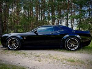 Melns Dodge Challenger 2021 Viļņa, ar dzinēja tilpumu 6.42 L un nobraukumu 61 tūkst. km par 37000 €, foto 8 vietnē AUTOMOTO.COM.LV