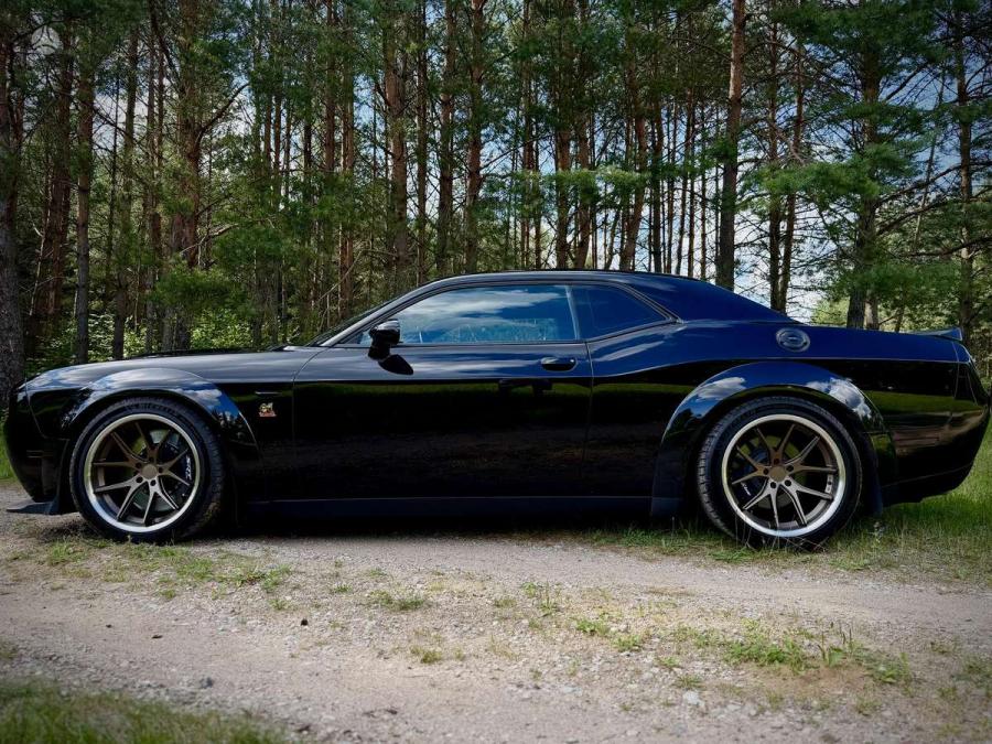 Melns Dodge Challenger 2021 Viļņa, ar dzinēja tilpumu 6.42 L un nobraukumu 61 tūkst. km par 37000 €, foto 9 vietnē AUTOMOTO.COM.LV