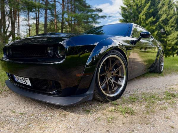 Dodge Challenger 2021 Viļņa vietnē Melns Dodge Challenger 2021 Viļņa, ar dzinēja tilpumu 6.42 L un nobraukumu 61 tūkst. km par 37000 €, foto 11 vietnē AUTOMOTO.COM.LV