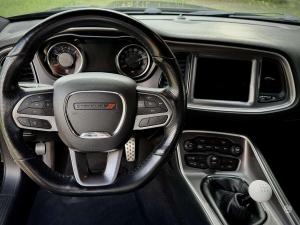 Melns Dodge Challenger 2021 Viļņa, ar dzinēja tilpumu 6.42 L un nobraukumu 61 tūkst. km par 37000 €, foto 20 vietnē AUTOMOTO.COM.LV