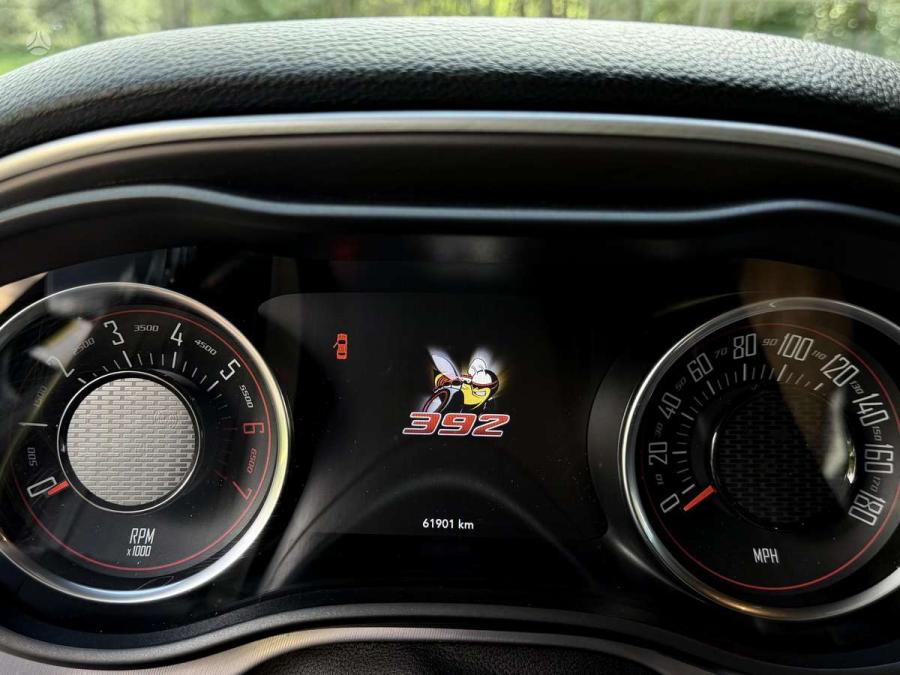 Melns Dodge Challenger 2021 Viļņa, ar dzinēja tilpumu 6.42 L un nobraukumu 61 tūkst. km par 37000 €, foto 23 vietnē AUTOMOTO.COM.LV