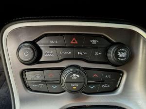 Melns Dodge Challenger 2021 Viļņa, ar dzinēja tilpumu 6.42 L un nobraukumu 61 tūkst. km par 37000 €, foto 36 vietnē AUTOMOTO.COM.LV
