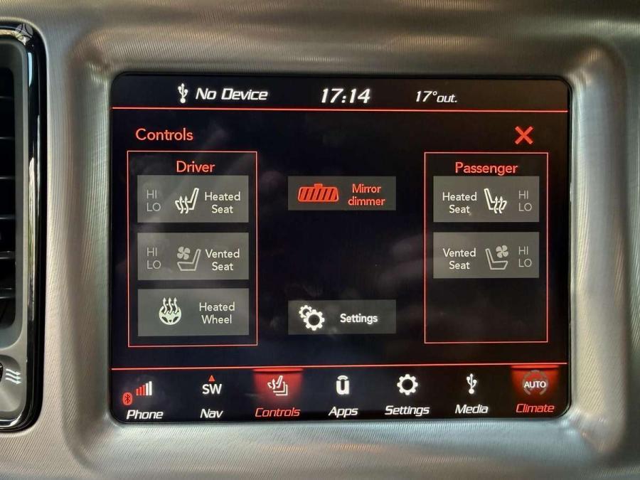 Melns Dodge Challenger 2021 Viļņa, ar dzinēja tilpumu 6.42 L un nobraukumu 61 tūkst. km par 37000 €, foto 41 vietnē AUTOMOTO.COM.LV