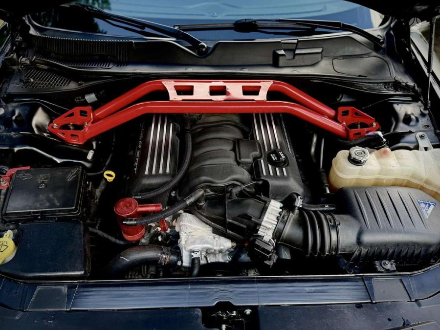 Melns Dodge Challenger 2021 Viļņa, ar dzinēja tilpumu 6.42 L un nobraukumu 61 tūkst. km par 37000 €, foto 47 vietnē AUTOMOTO.COM.LV
