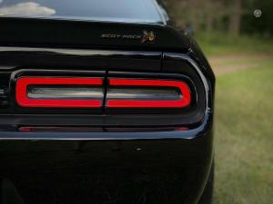 Melns Dodge Challenger 2021 Viļņa, ar dzinēja tilpumu 6.42 L un nobraukumu 61 tūkst. km par 37000 €, foto 52 vietnē AUTOMOTO.COM.LV