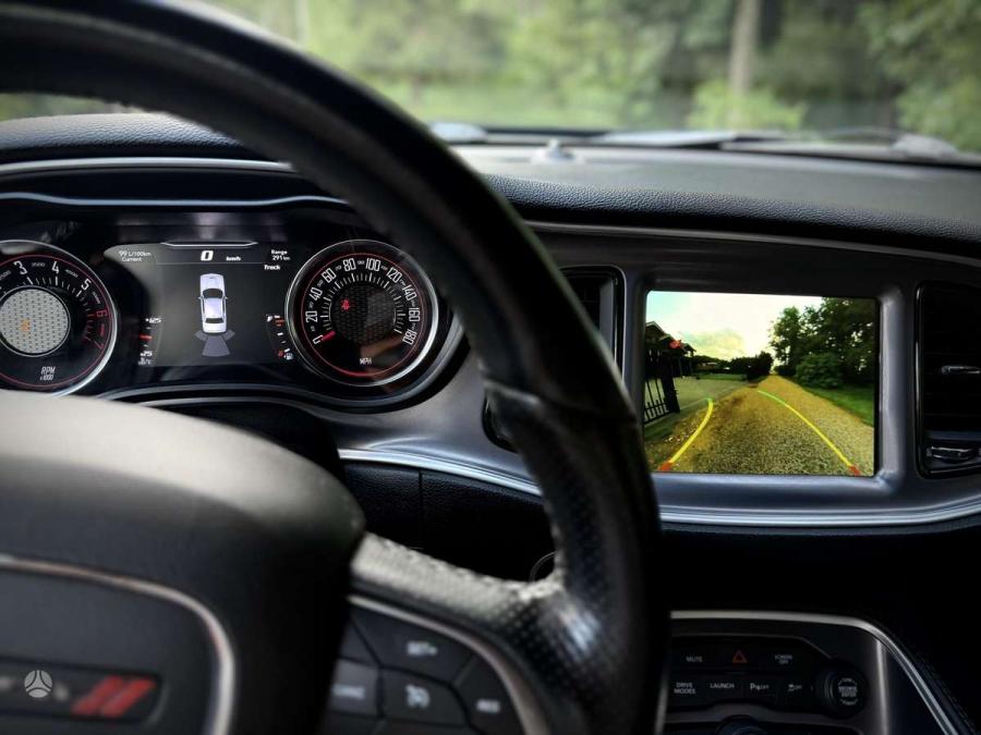 Melns Dodge Challenger 2021 Viļņa, ar dzinēja tilpumu 6.42 L un nobraukumu 61 tūkst. km par 37000 €, foto 58 vietnē AUTOMOTO.COM.LV