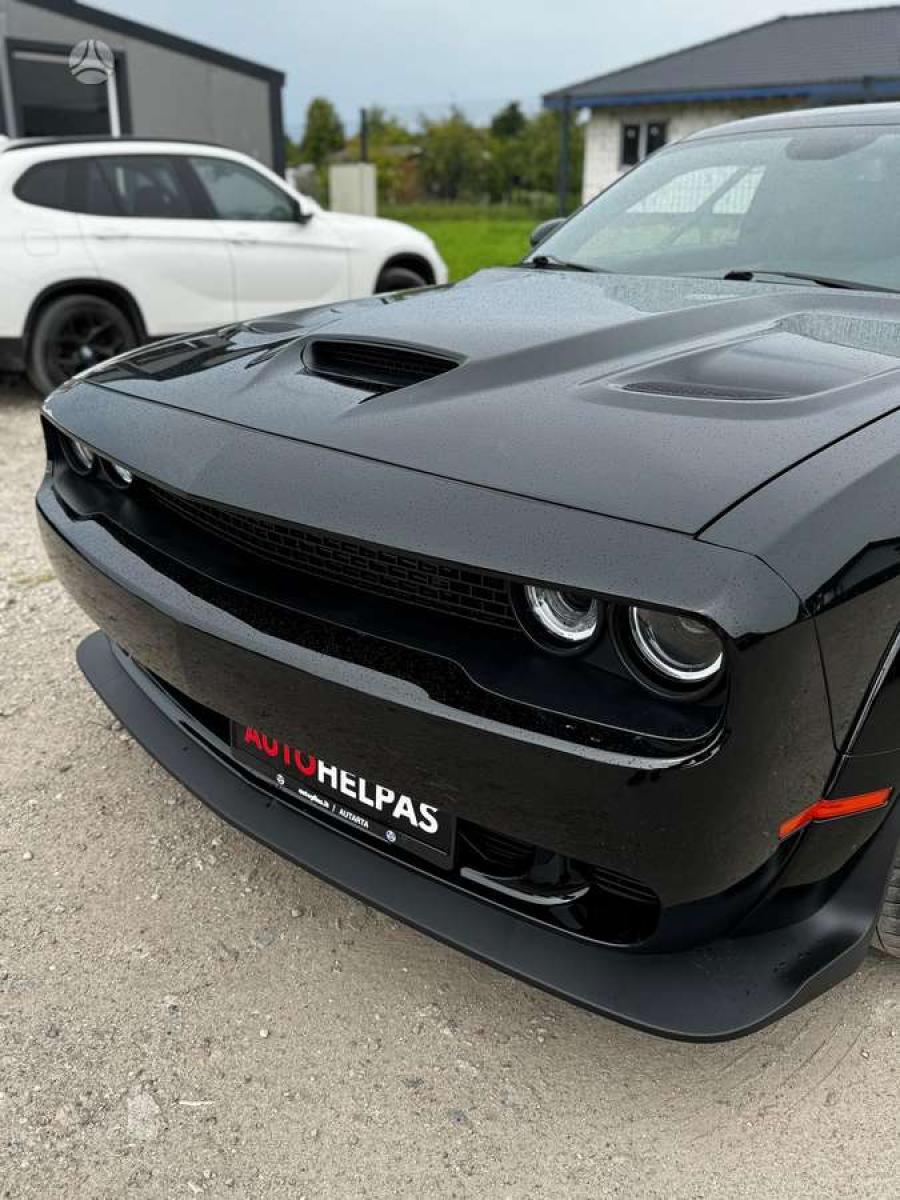 Black Dodge Challenger 2021 in Klaipeda, with an engine capacity of 3.60 L and mileage of 71 thousand km for 22000 €, photo 8 on AUTOMOTO.COM.LV