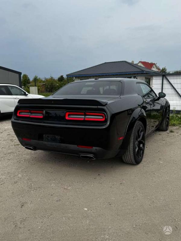 Black Dodge Challenger 2021 in Klaipeda, with an engine capacity of 3.60 L and mileage of 71 thousand km for 22000 €, photo 8 on AUTOMOTO.COM.LV