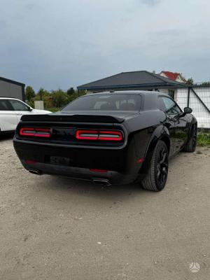 Black Dodge Challenger 2021 in Klaipeda, with an engine capacity of 3.60 L and mileage of 71 thousand km for 22000 €, photo 9 on AUTOMOTO.COM.LV