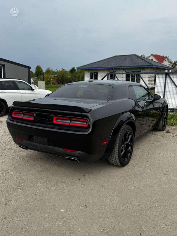Black Dodge Challenger 2021 in Klaipeda, with an engine capacity of 3.60 L and mileage of 71 thousand km for 22000 €, photo 9 on AUTOMOTO.COM.LV