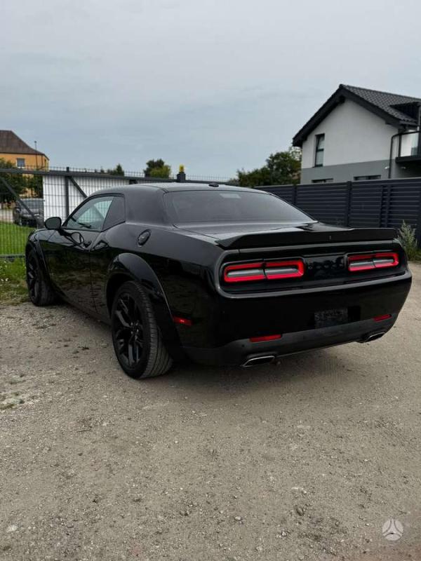 Black Dodge Challenger 2021 in Klaipeda, with an engine capacity of 3.60 L and mileage of 71 thousand km for 22000 €, photo 10 on AUTOMOTO.COM.LV