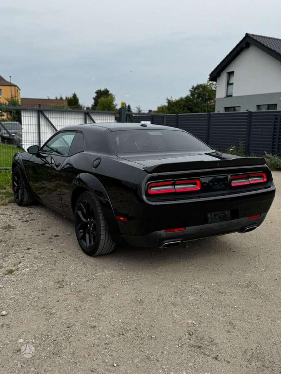 Black Dodge Challenger 2021 in Klaipeda, with an engine capacity of 3.60 L and mileage of 71 thousand km for 22000 €, photo 12 on AUTOMOTO.COM.LV