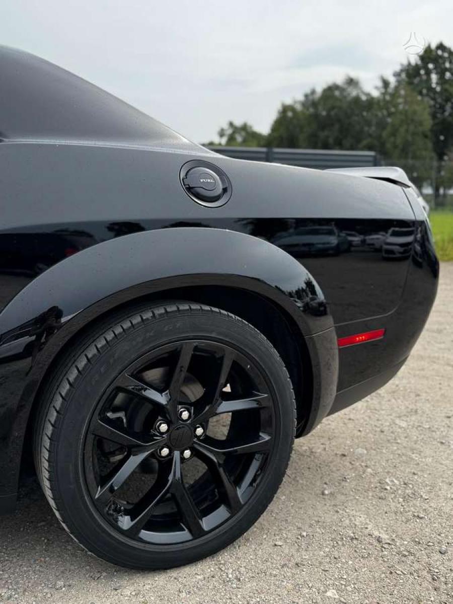 Black Dodge Challenger 2021 in Klaipeda, with an engine capacity of 3.60 L and mileage of 71 thousand km for 22000 €, photo 13 on AUTOMOTO.COM.LV
