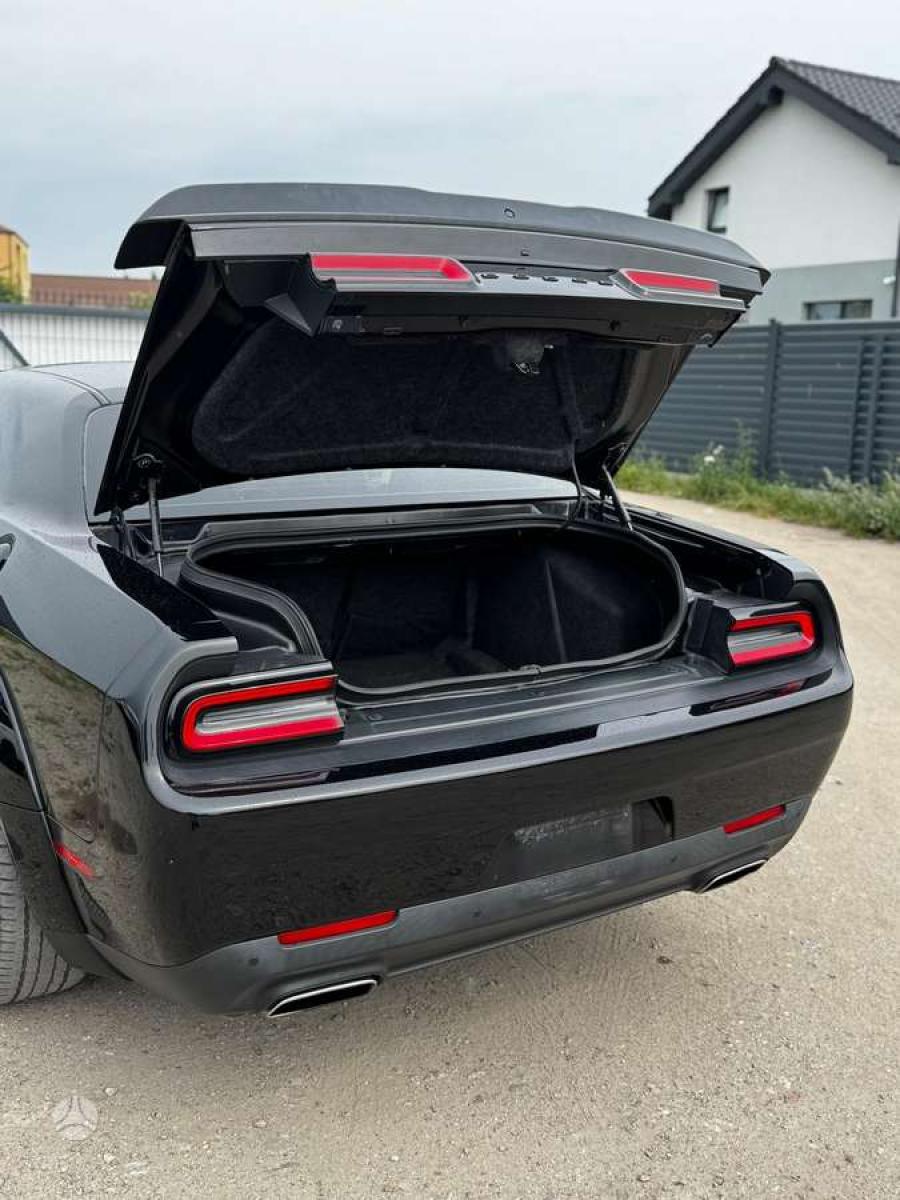 Black Dodge Challenger 2021 in Klaipeda, with an engine capacity of 3.60 L and mileage of 71 thousand km for 22000 €, photo 15 on AUTOMOTO.COM.LV
