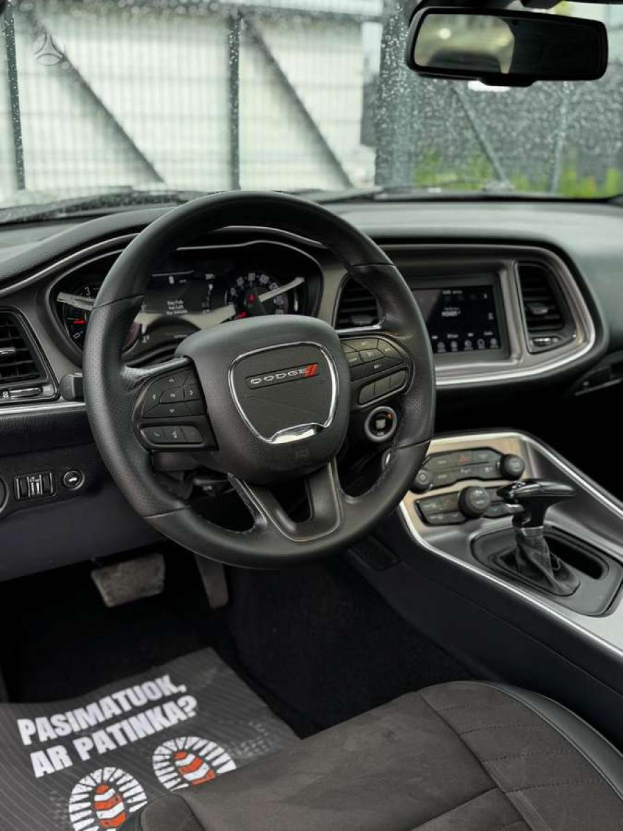 Black Dodge Challenger 2021 in Klaipeda, with an engine capacity of 3.60 L and mileage of 71 thousand km for 22000 €, photo 19 on AUTOMOTO.COM.LV