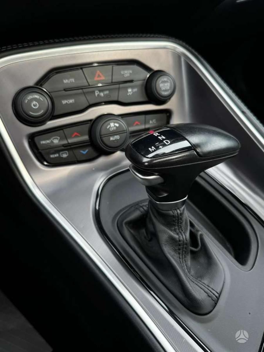 Black Dodge Challenger 2021 in Klaipeda, with an engine capacity of 3.60 L and mileage of 71 thousand km for 22000 €, photo 25 on AUTOMOTO.COM.LV