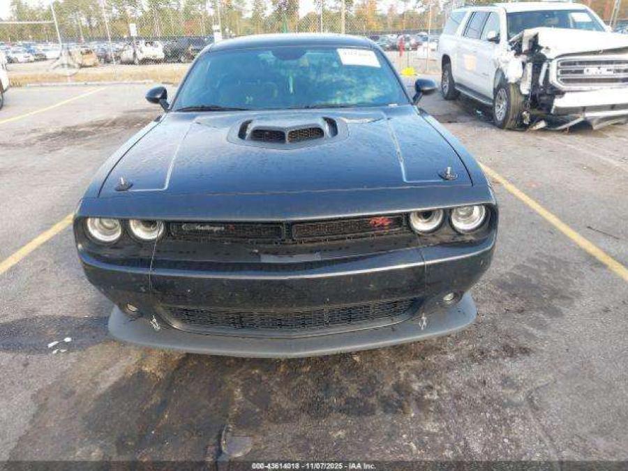Melns Dodge Challenger 2022 Klaipėda, ar dzinēja tilpumu 6.42 L un nobraukumu 61 tūkst. km par 18425 €, foto 12 vietnē AUTOMOTO.COM.LV