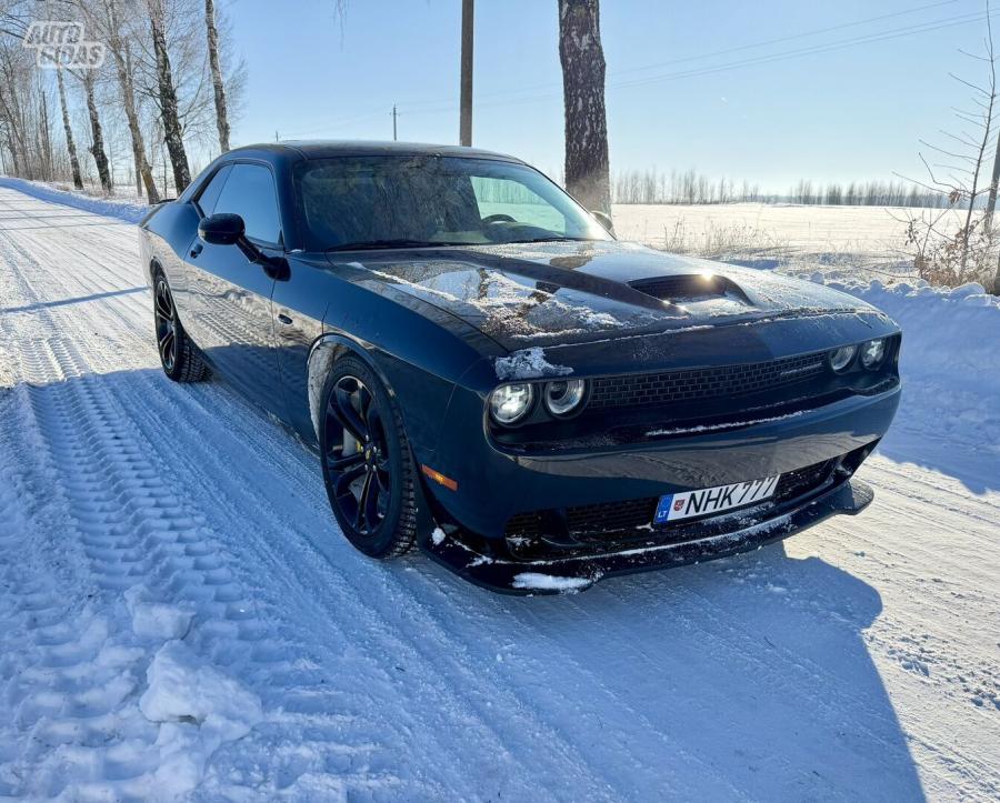 Black Dodge Challenger 2022 in Siauliai, with an engine capacity of 3.60 L and mileage of 52 thousand km for 25200 €, photo 3 on AUTOMOTO.COM.LV