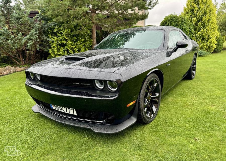 Black Dodge Challenger 2022 in Siauliai, with an engine capacity of 3.60 L and mileage of 52 thousand km for 25200 €, photo 15 on AUTOMOTO.COM.LV