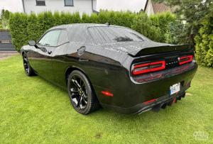 Black Dodge Challenger 2022 in Siauliai, with an engine capacity of 3.60 L and mileage of 52 thousand km for 25200 €, photo 18 on AUTOMOTO.COM.LV