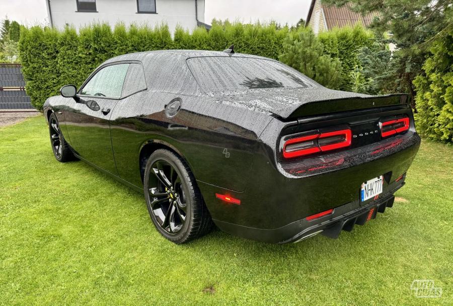 Black Dodge Challenger 2022 in Siauliai, with an engine capacity of 3.60 L and mileage of 52 thousand km for 25200 €, photo 18 on AUTOMOTO.COM.LV