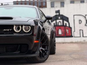 Black Dodge Challenger 2023 in Vilnius, with an engine capacity of 6.17 L and mileage of 3 thousand km for 63900 €, photo 12 on AUTOMOTO.COM.LV