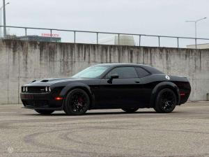 Black Dodge Challenger 2023 in Vilnius, with an engine capacity of 6.17 L and mileage of 3 thousand km for 63900 €, photo 40 on AUTOMOTO.COM.LV