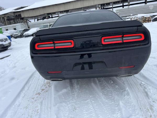 Black Dodge Challenger 2023 in Kaunas, with an engine capacity of 3.60 L and mileage of 39 thousand km for 10500 €, photo 4 on AUTOMOTO.COM.LV