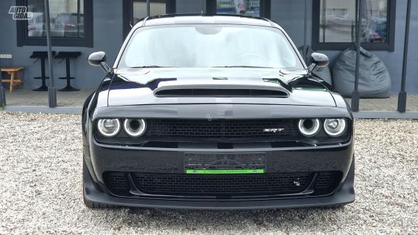 Melns Dodge Challenger 2023 Kretinga, ar dzinēja tilpumu 6.40 L un nobraukumu 20 tūkst. km par 36950 €, foto 2 vietnē AUTOMOTO.COM.LV