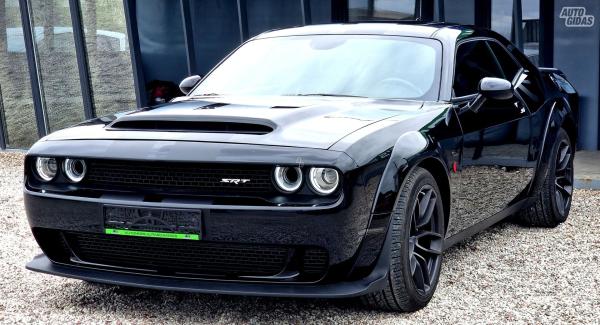Melns Dodge Challenger 2023 Kretinga, ar dzinēja tilpumu 6.40 L un nobraukumu 20 tūkst. km par 36950 €, foto 4 vietnē AUTOMOTO.COM.LV