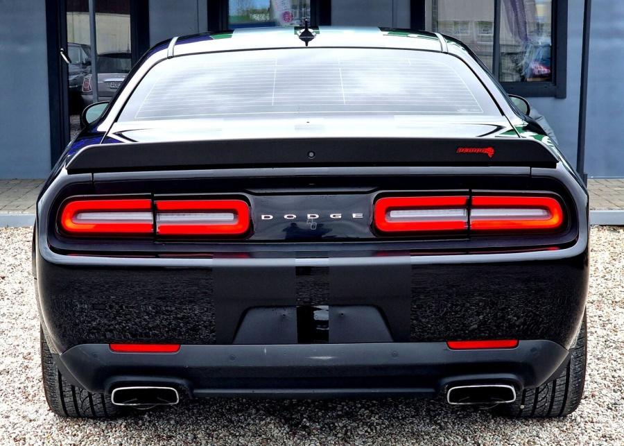 Melns Dodge Challenger 2023 Kretinga, ar dzinēja tilpumu 6.40 L un nobraukumu 20 tūkst. km par 36950 €, foto 9 vietnē AUTOMOTO.COM.LV