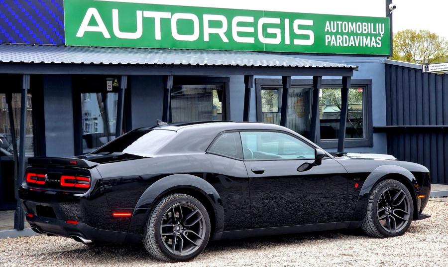 Melns Dodge Challenger 2023 Kretinga, ar dzinēja tilpumu 6.40 L un nobraukumu 20 tūkst. km par 36950 €, foto 17 vietnē AUTOMOTO.COM.LV
