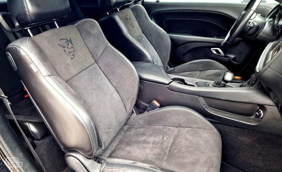 Melns Dodge Challenger 2023 Kretinga, ar dzinēja tilpumu 6.40 L un nobraukumu 20 tūkst. km par 36950 €, foto 26 vietnē AUTOMOTO.COM.LV