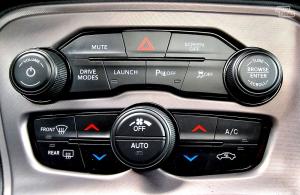 Melns Dodge Challenger 2023 Kretinga, ar dzinēja tilpumu 6.40 L un nobraukumu 20 tūkst. km par 36950 €, foto 36 vietnē AUTOMOTO.COM.LV