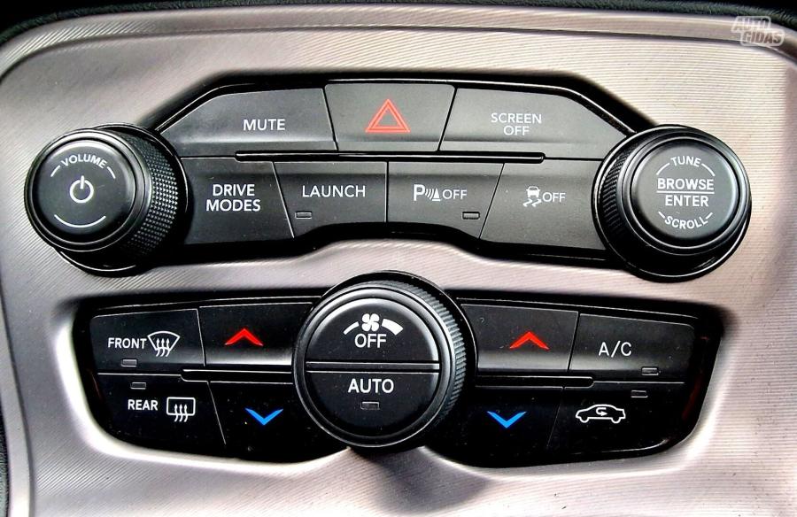 Melns Dodge Challenger 2023 Kretinga, ar dzinēja tilpumu 6.40 L un nobraukumu 20 tūkst. km par 36950 €, foto 36 vietnē AUTOMOTO.COM.LV