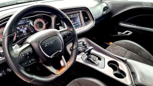 Melns Dodge Challenger 2023 Kretinga, ar dzinēja tilpumu 6.40 L un nobraukumu 20 tūkst. km par 36950 €, foto 37 vietnē AUTOMOTO.COM.LV