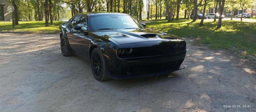 Melns Dodge Challenger 2023 Klaipėda, ar dzinēja tilpumu 6.42 L un nobraukumu 21 tūkst. km par 34900 €, foto 3 vietnē AUTOMOTO.COM.LV