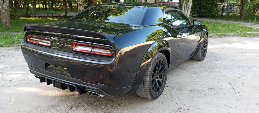 Melns Dodge Challenger 2023 Klaipėda, ar dzinēja tilpumu 6.42 L un nobraukumu 21 tūkst. km par 34900 €, foto 4 vietnē AUTOMOTO.COM.LV