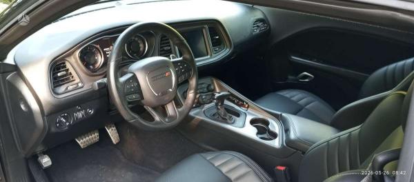 Black Dodge Challenger 2023 in Klaipeda, with an engine capacity of 6.42 L and mileage of 21 thousand km for 34900 €, photo 6 on AUTOMOTO.COM.LV