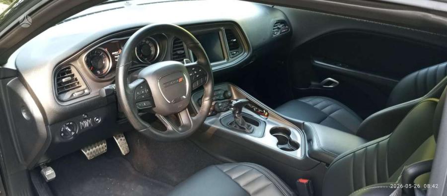 Melns Dodge Challenger 2023 Klaipėda, ar dzinēja tilpumu 6.42 L un nobraukumu 21 tūkst. km par 34900 €, foto 7 vietnē AUTOMOTO.COM.LV