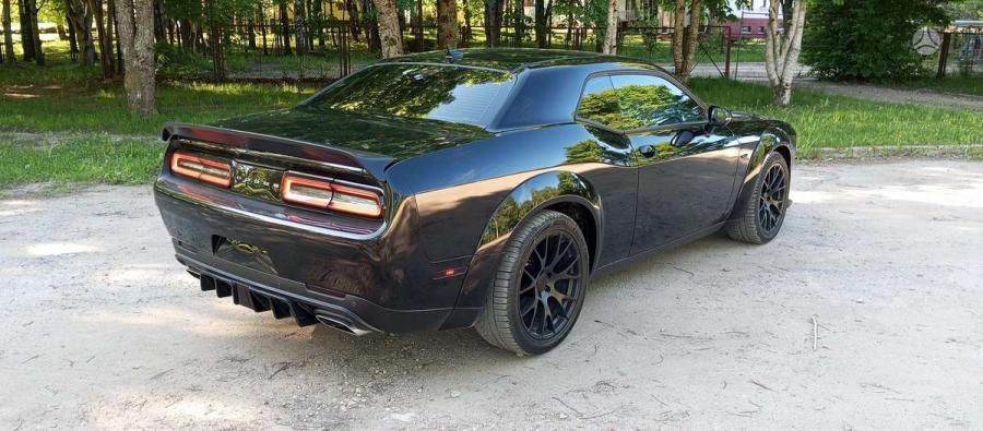 Melns Dodge Challenger 2023 Klaipėda, ar dzinēja tilpumu 6.42 L un nobraukumu 21 tūkst. km par 34900 €, foto 9 vietnē AUTOMOTO.COM.LV