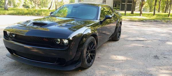 Black Dodge Challenger 2023 in Klaipeda, with an engine capacity of 6.42 L and mileage of 21 thousand km for 34900 €, photo 9 on AUTOMOTO.COM.LV