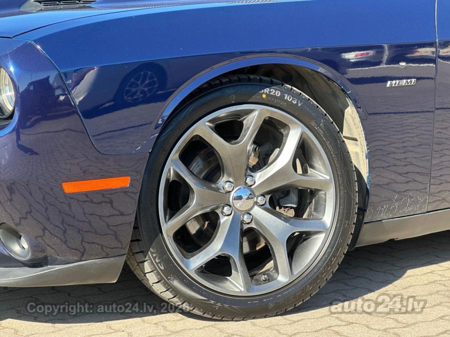 Zils Dodge Challenger 2016 Tallina, ar dzinēja tilpumu 5.70 L un nobraukumu 158 tūkst. km par 19900 €, foto 11 vietnē AUTOMOTO.COM.LV
