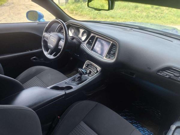 Zils Dodge Challenger 2018 Viļņa, ar dzinēja tilpumu 6.42 L un nobraukumu 120 tūkst. km par 23800 €, foto 6 vietnē AUTOMOTO.COM.LV