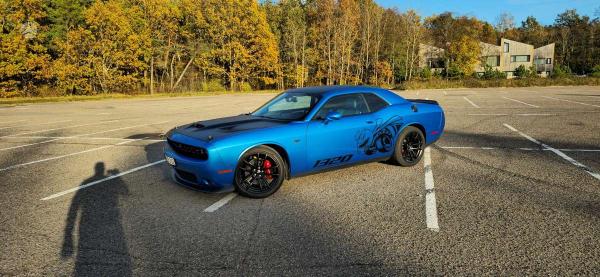 Blue Dodge Challenger 2019 in Klaipeda, with an engine capacity of 6.42 L and mileage of 45 thousand km for 33500 €, photo 1 on AUTOMOTO.COM.LV