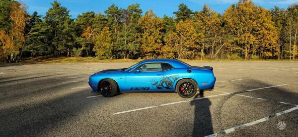 Blue Dodge Challenger 2019 in Klaipeda, with an engine capacity of 6.42 L and mileage of 45 thousand km for 33500 €, photo 4 on AUTOMOTO.COM.LV